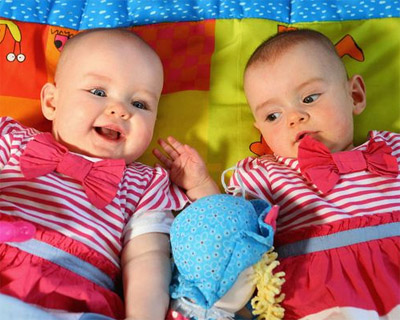 Left-Handed Facts: 20 Facts about Left-Handed People ←FACTSlides→